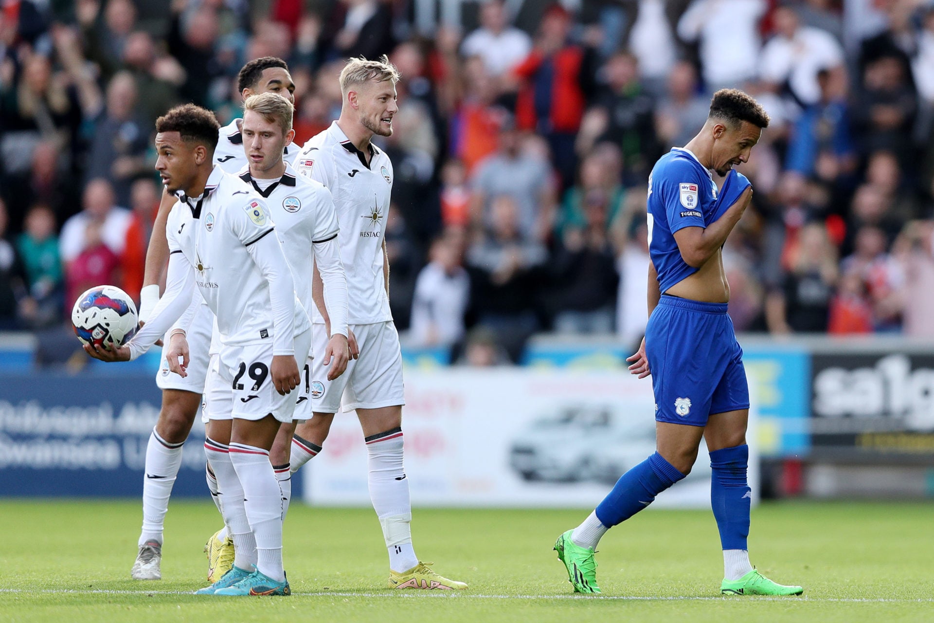 Callum Robinson has received a bonkers red card for Cardiff v Swansea